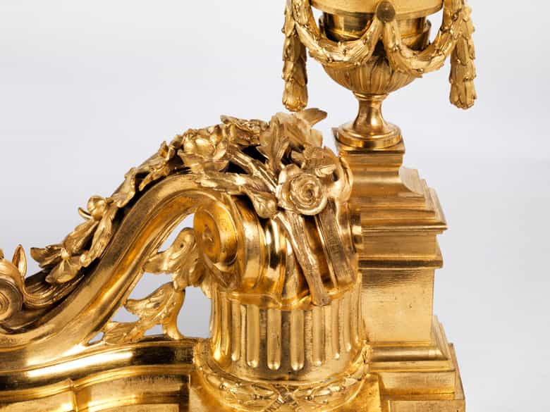 Paar französische, elegante Kaminböcke, wohl Jacques und Philippe ...